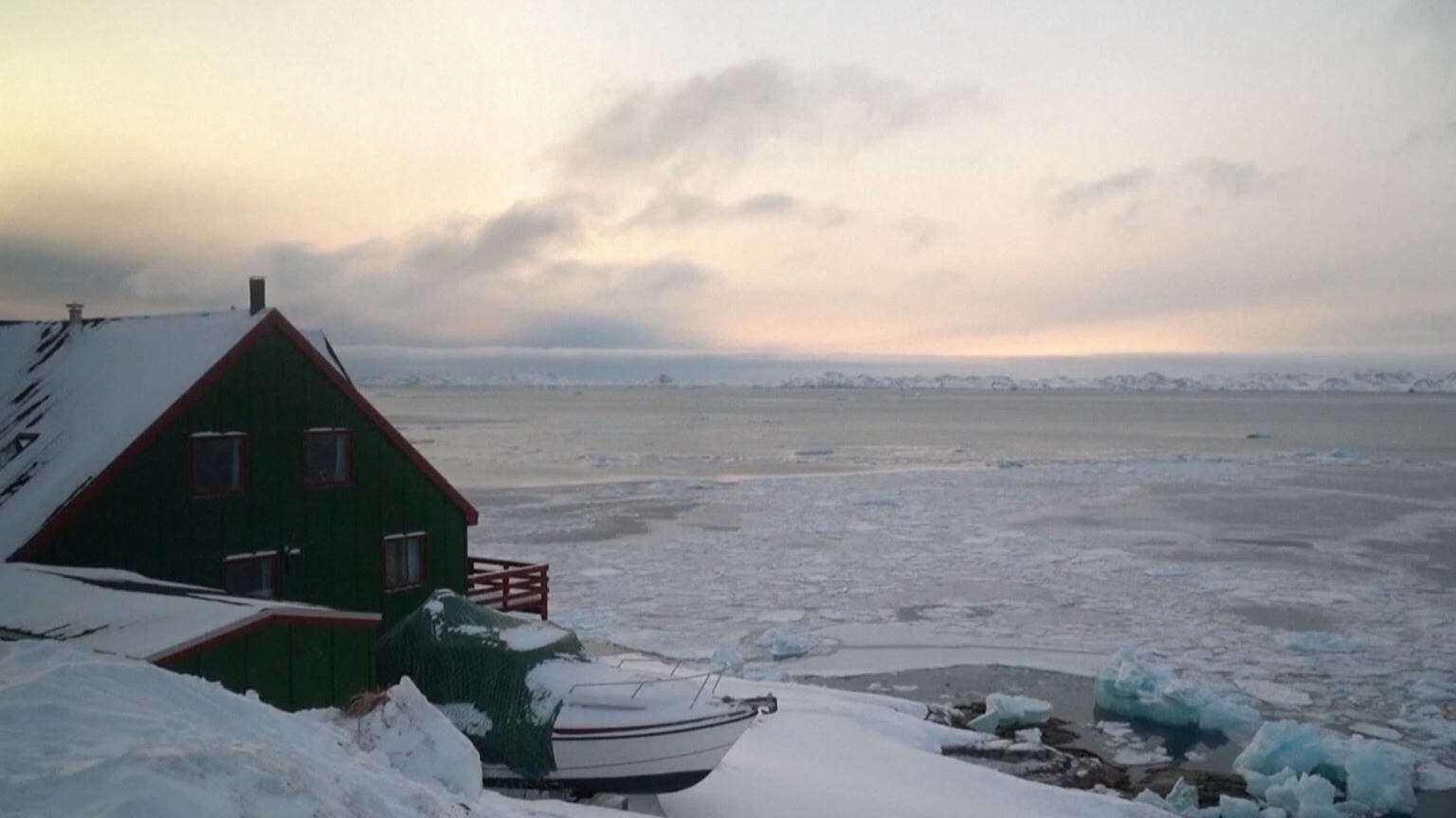 'Two dog sleds': Trump mocks Greenland's defence system