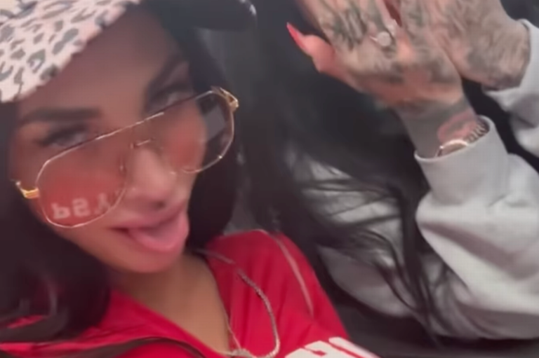 Crazy things 'drunk' influencers did while raiding first class - splits ...