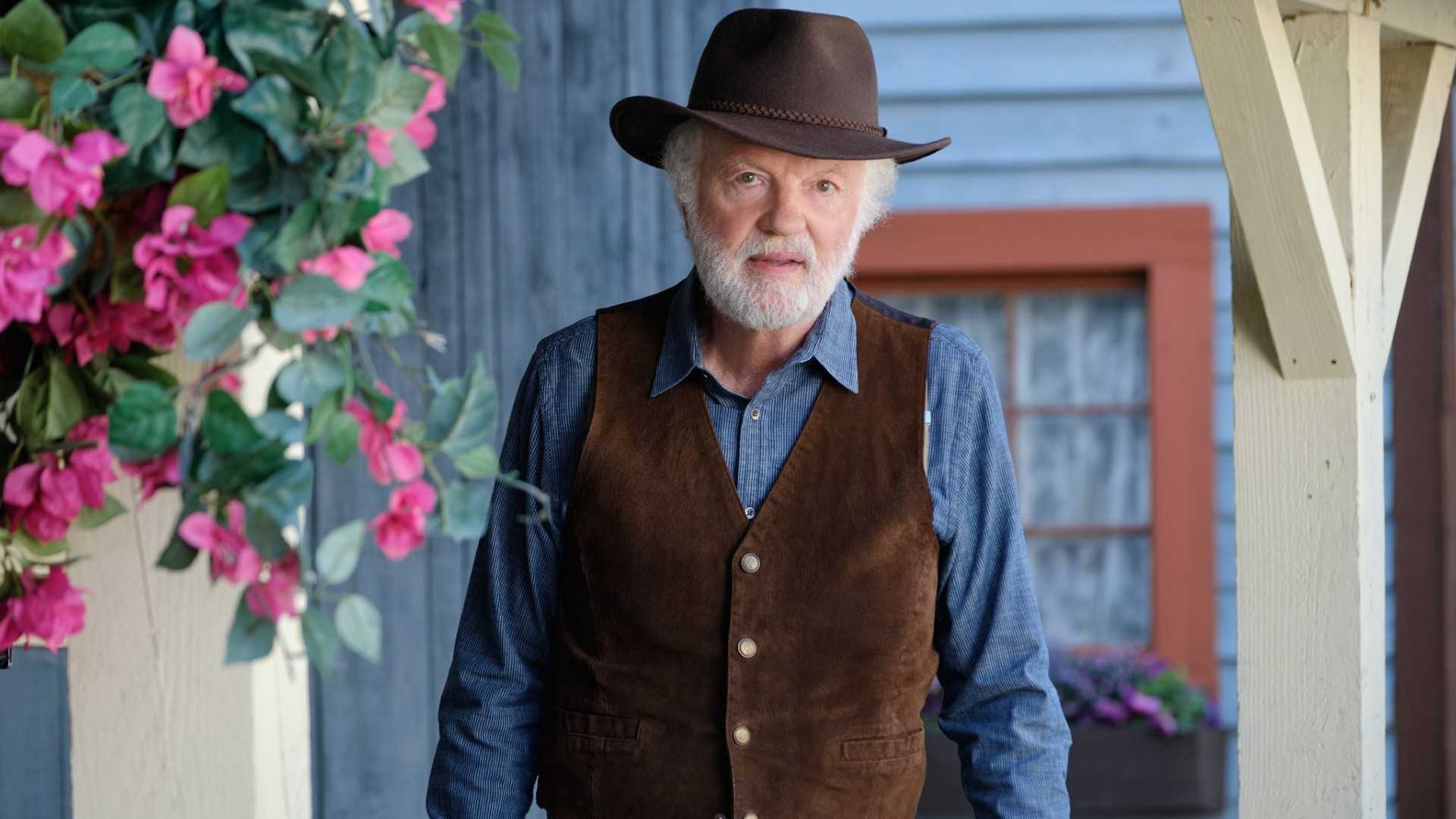 Who started the disastrous fire on When Calls the Heart?