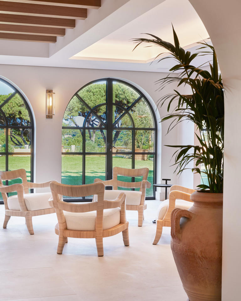 On a testé le Château de la Messardière, l'incroyable hôtel français ...