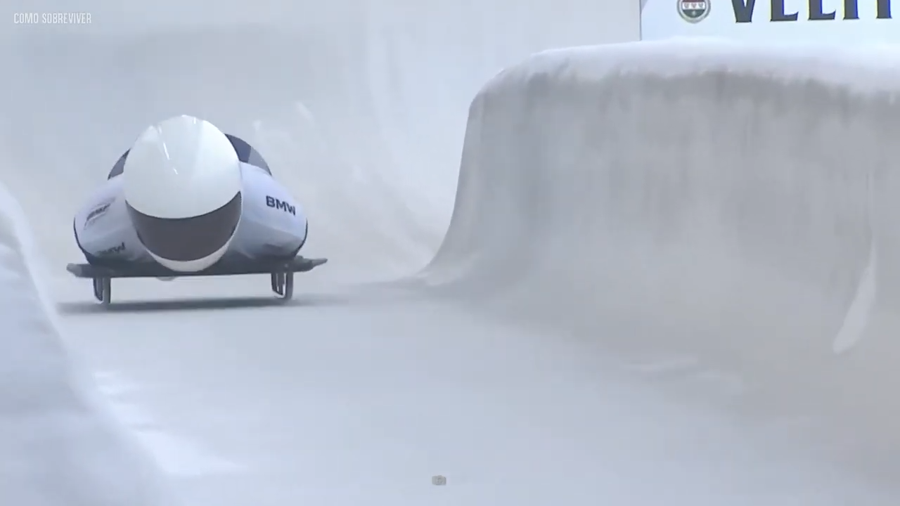 O que acontece quando você desce de cabeça a 130 km/h no gelo