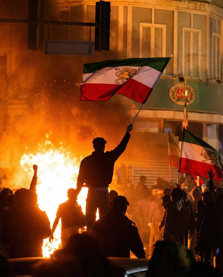 Iran currency collapse is fueling protests — and why the crisis now ...