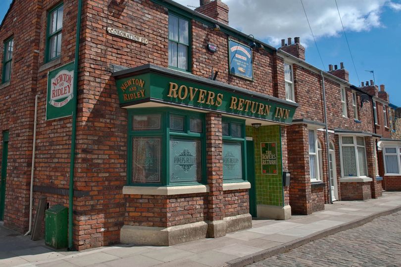 Coronation Street star dies as tributes paid