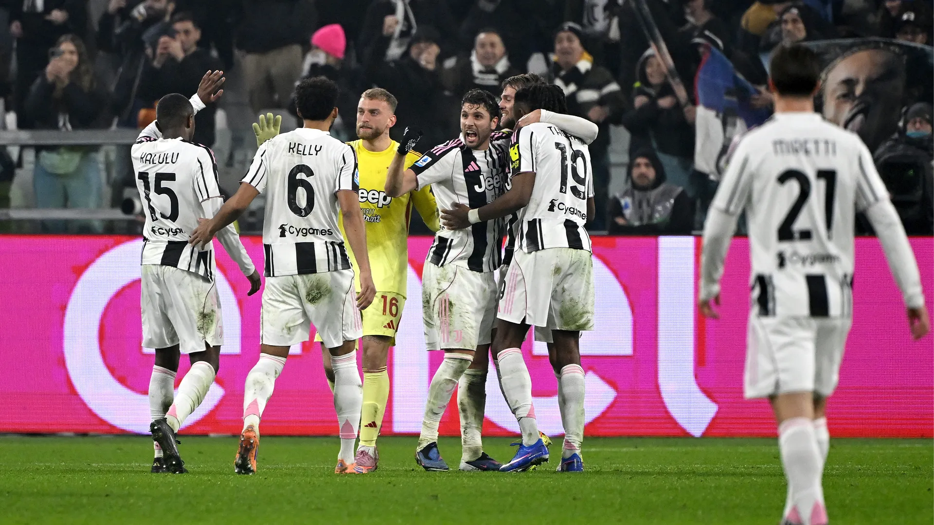 Mercato Fiorentina, nel mirino due difensori della Juventus