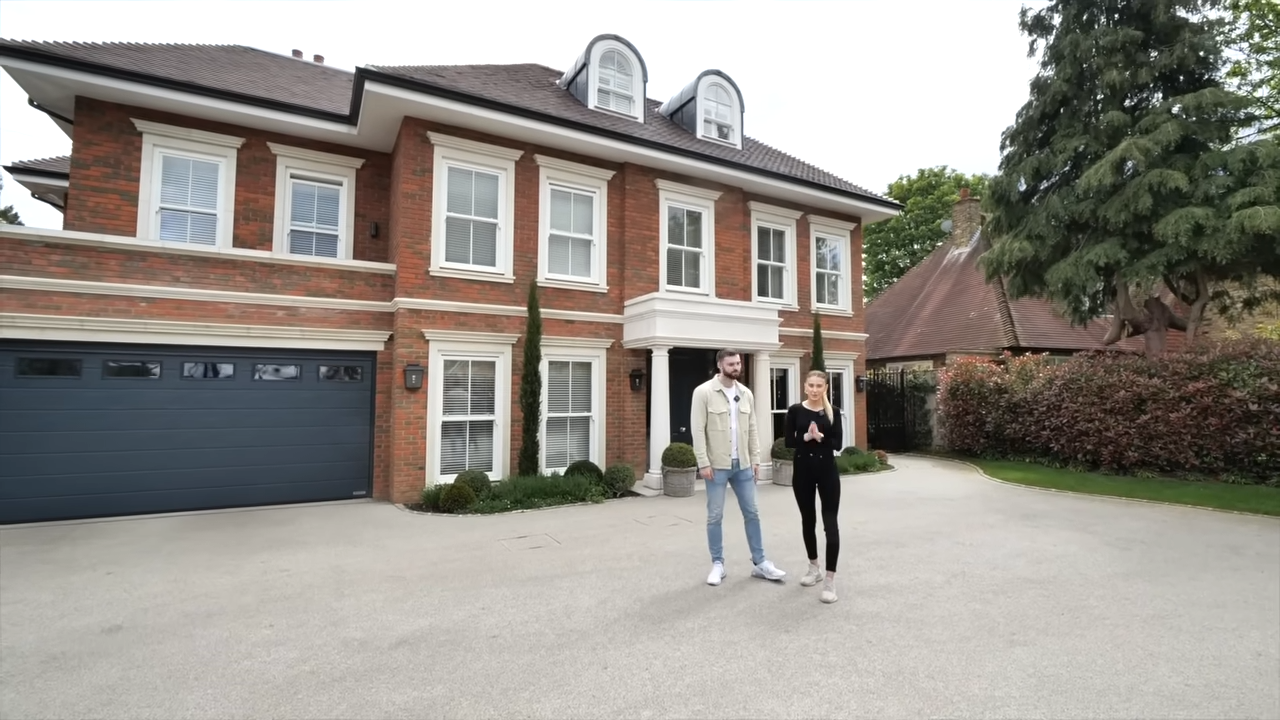 How the wealthy live in a £4,300,000 Surrey mansion