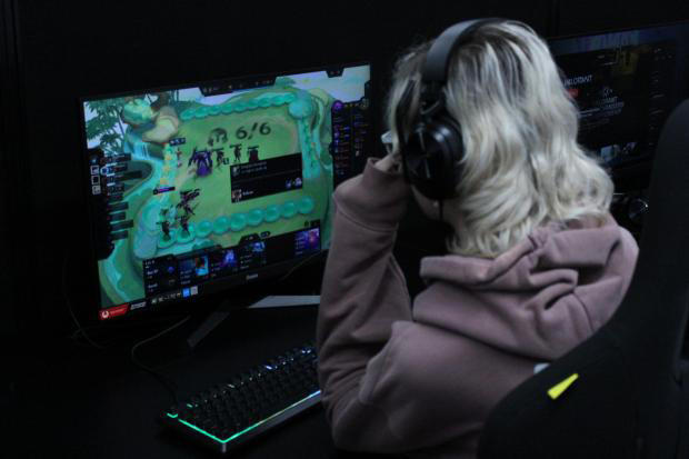 College students explore future of competitive gaming on university tour