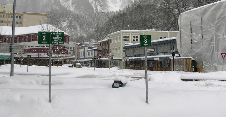 Juneau buried under 7 feet of snow—8 boats sink as Alaska governor ...