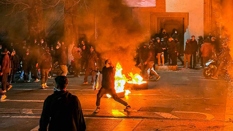 Trump cancels all meetings with Iran, calls on protesters to 'take over ...