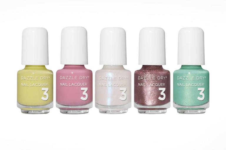 Amanda Seyfried, 40, and Fran Drescher, 68, skip gel manis in favor of ...