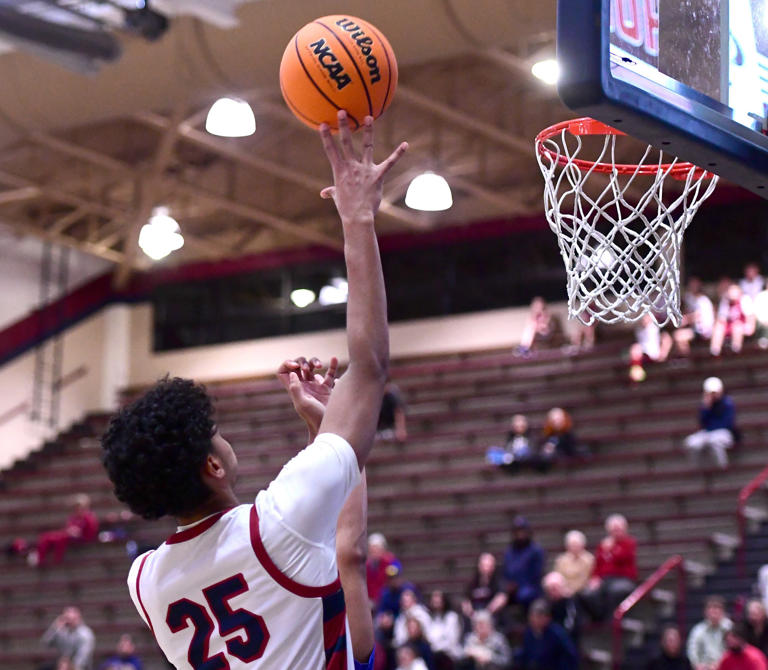 Liberty boys basketball hands No. 1 Allen its first EPC loss of the winter