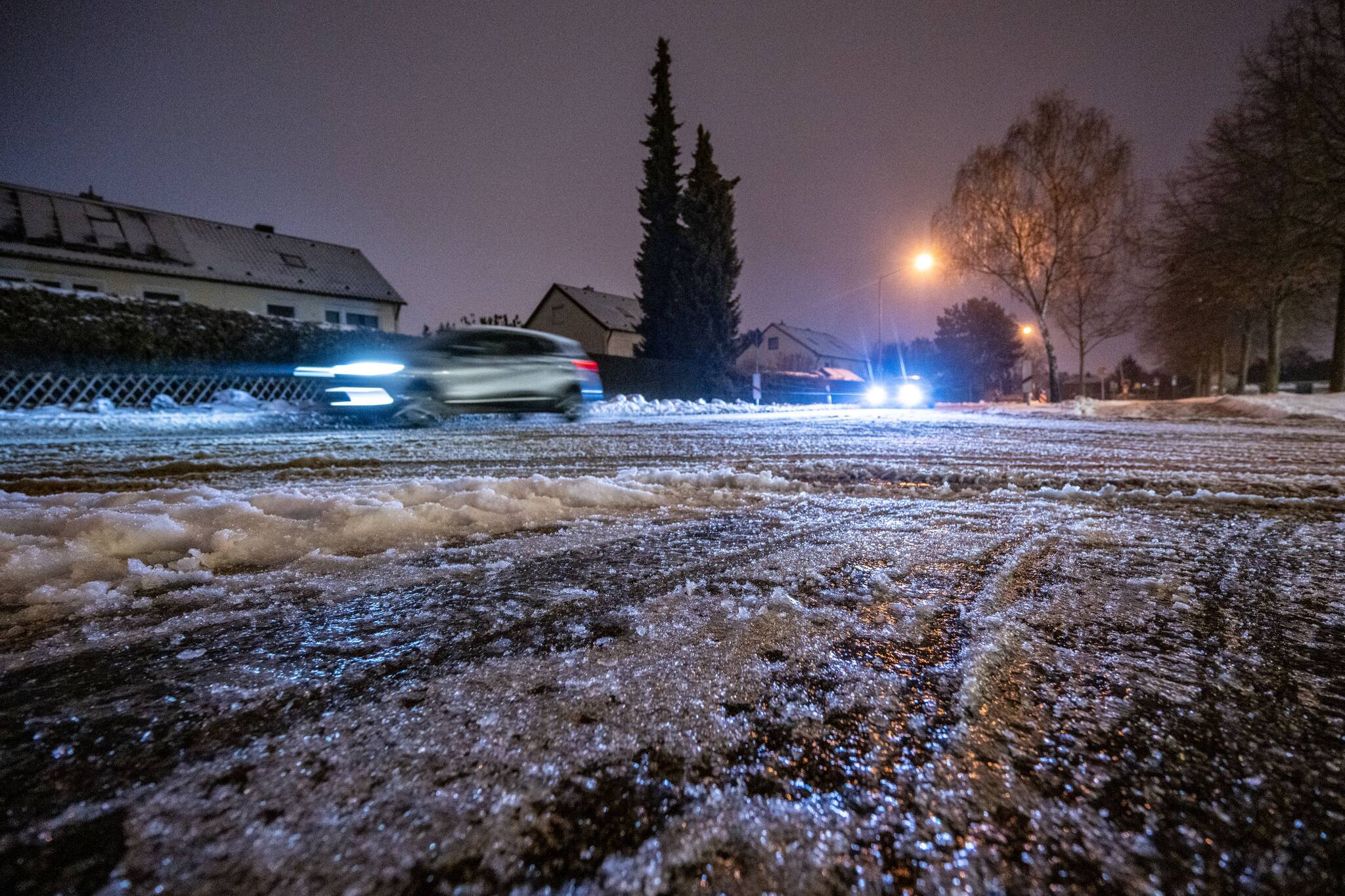 Busverkehr komplett eingestellt in Teltow-Fläming: Eisregen legt ...
