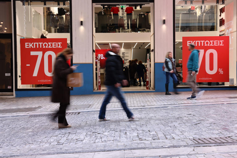 Χειμερινές εκπτώσεις: Ανοιχτά τα καταστήματα τις δύο επόμενες Κυριακές ...