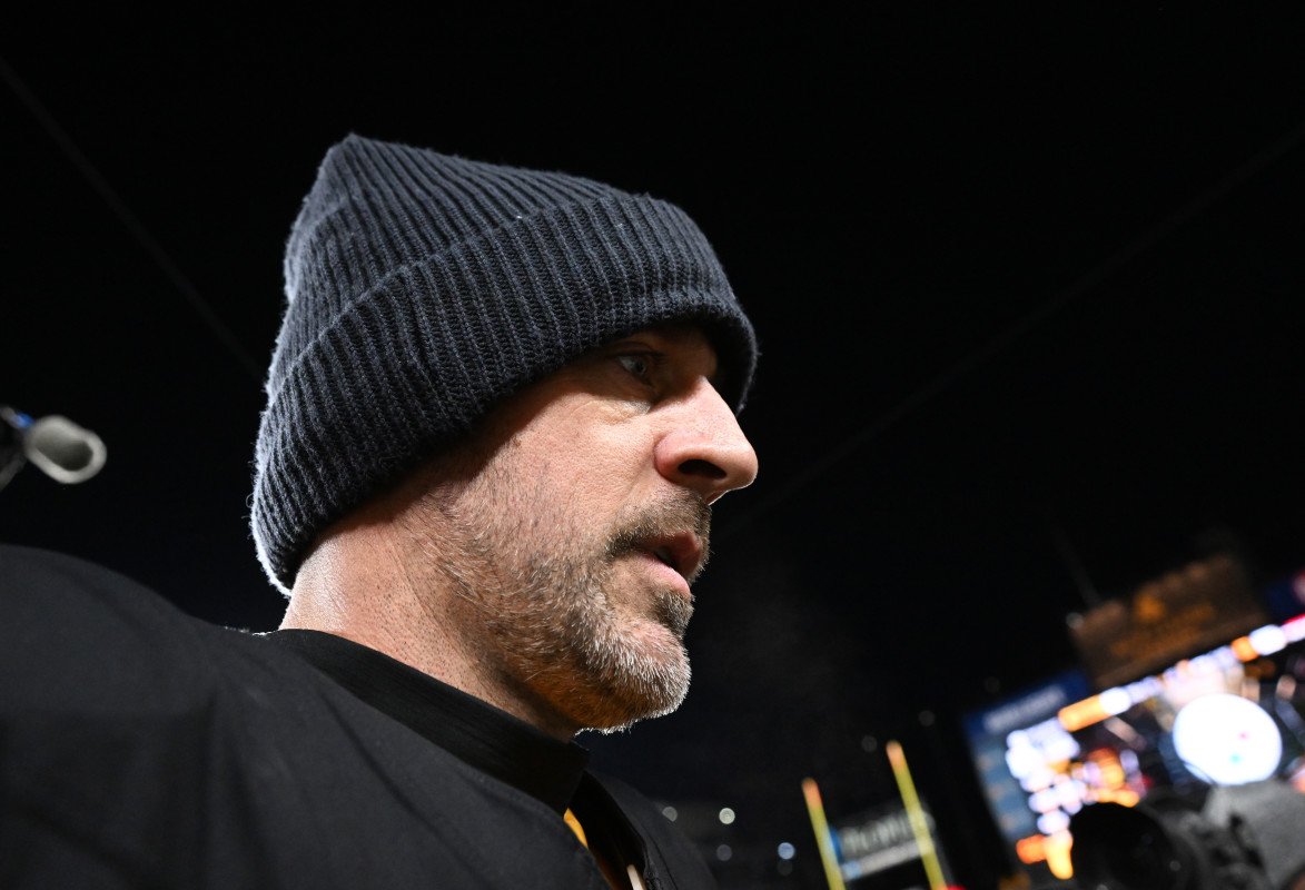 Aaron Rodgers abruptly leaves postgame interview after Mike Tomlin question