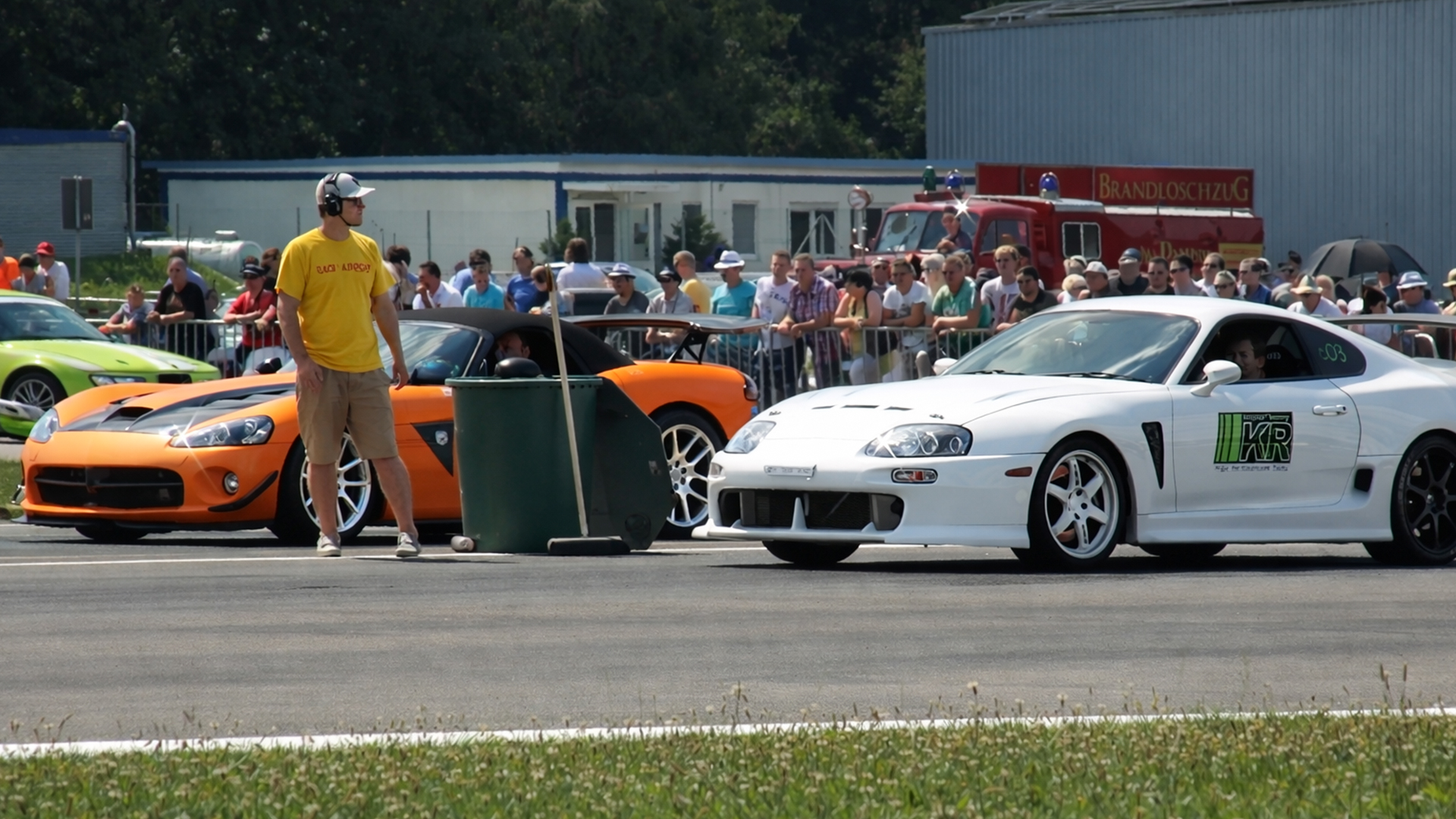 Toyota Supra Turbo neemt het op tegen Dodge Viper in dragrace