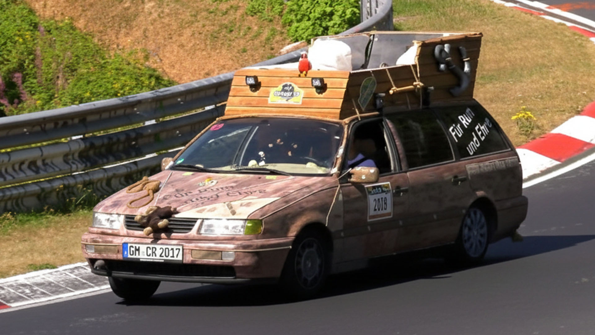 Ungewöhnliche Autos sorgen für Aufsehen bei den Touristenfahrten