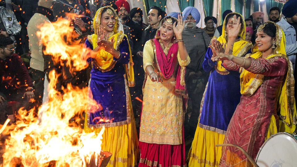 Happy Lohri 2026: When is pooja muhurat? What to include in Lohri ki thali?
