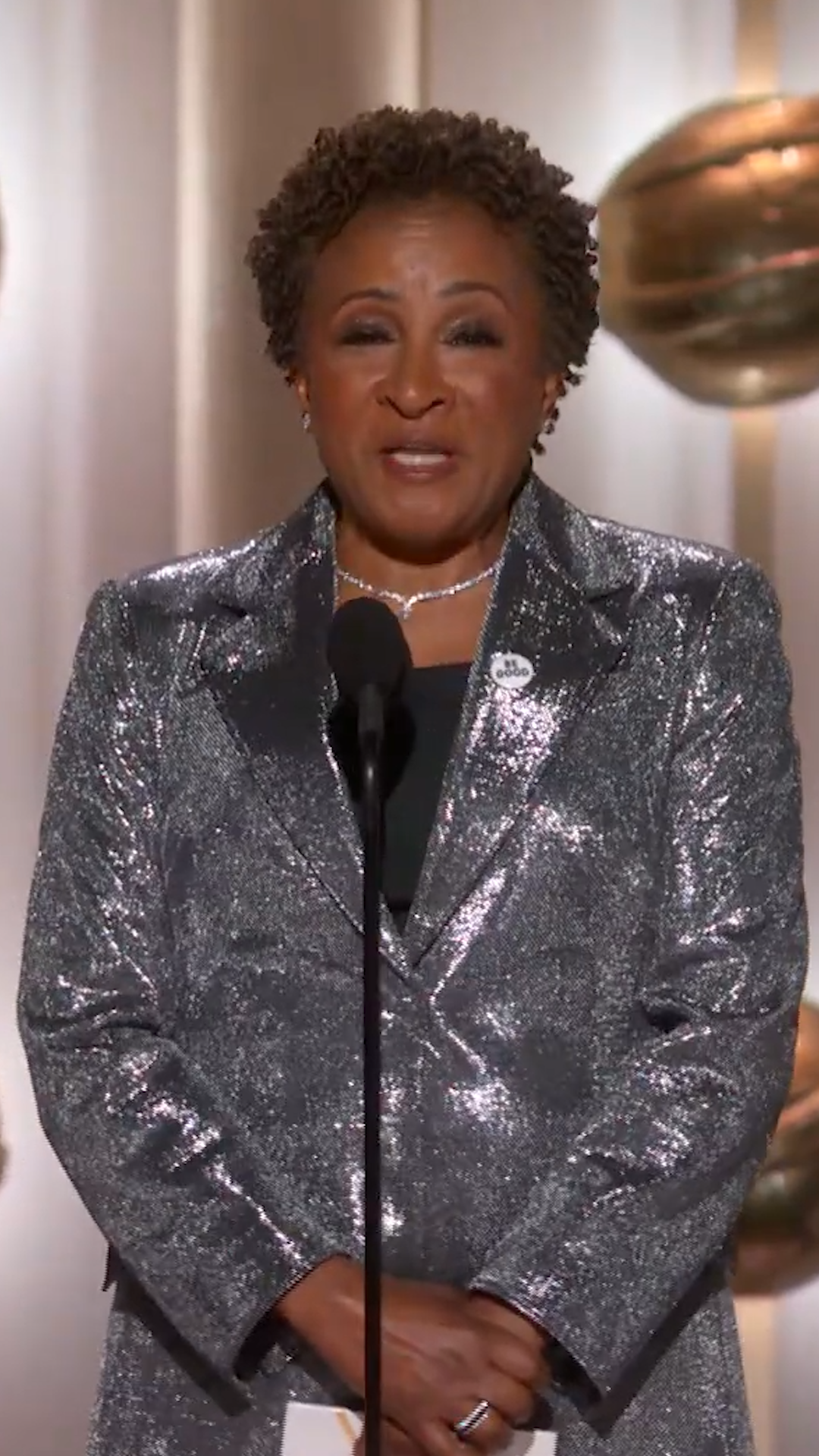 Wanda Sykes turns Golden Globes award presentation into a roast session