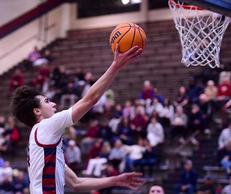 Liberty boys basketball hands No. 1 Allen its first EPC loss of the winter