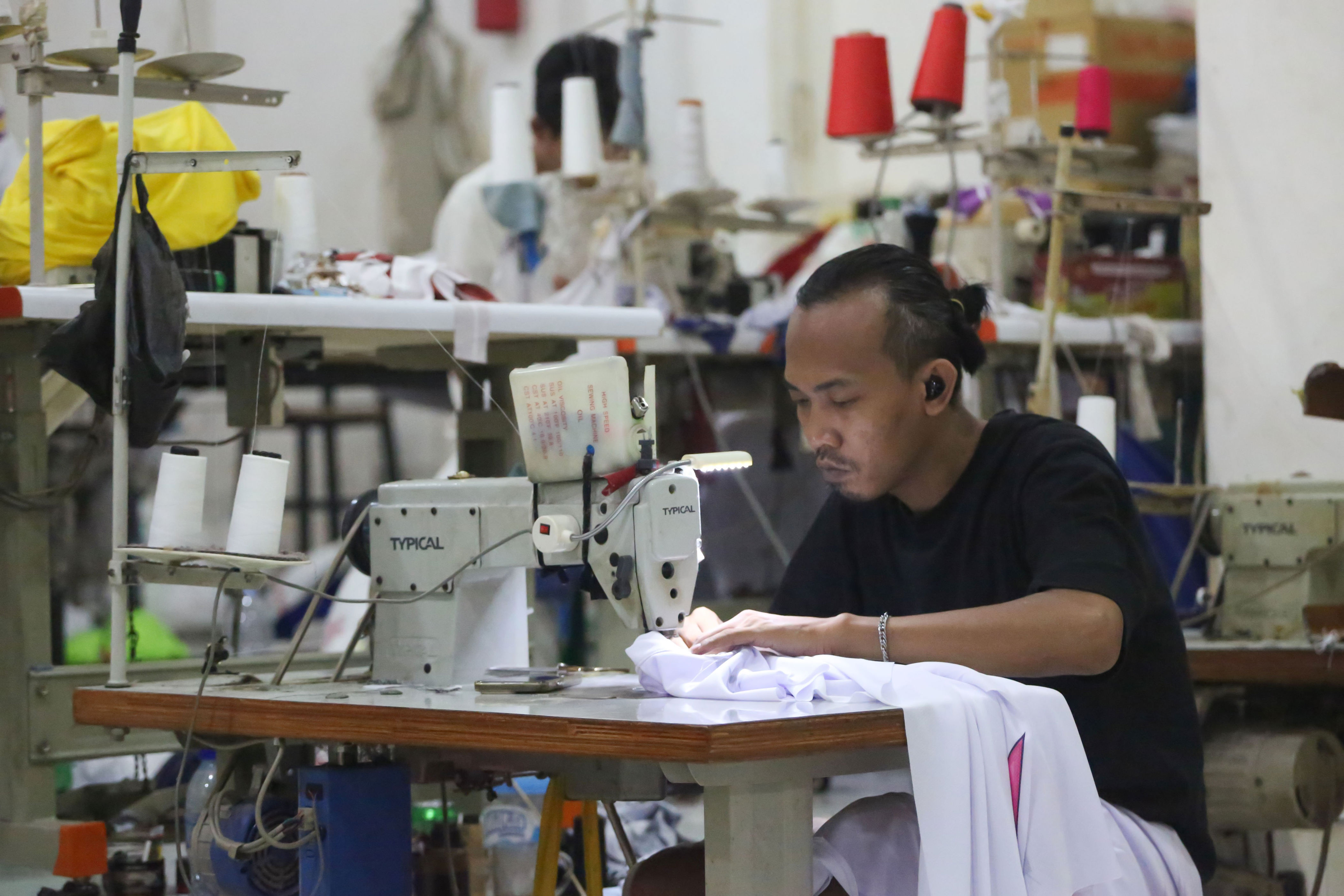 [Foto] Paket stimulus 2026, pekerja di lima sektor padat karya bebas PPh 21