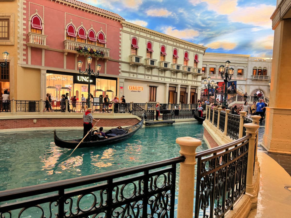 Las Vegas Strip hotels & casinos: Which one should you choose?