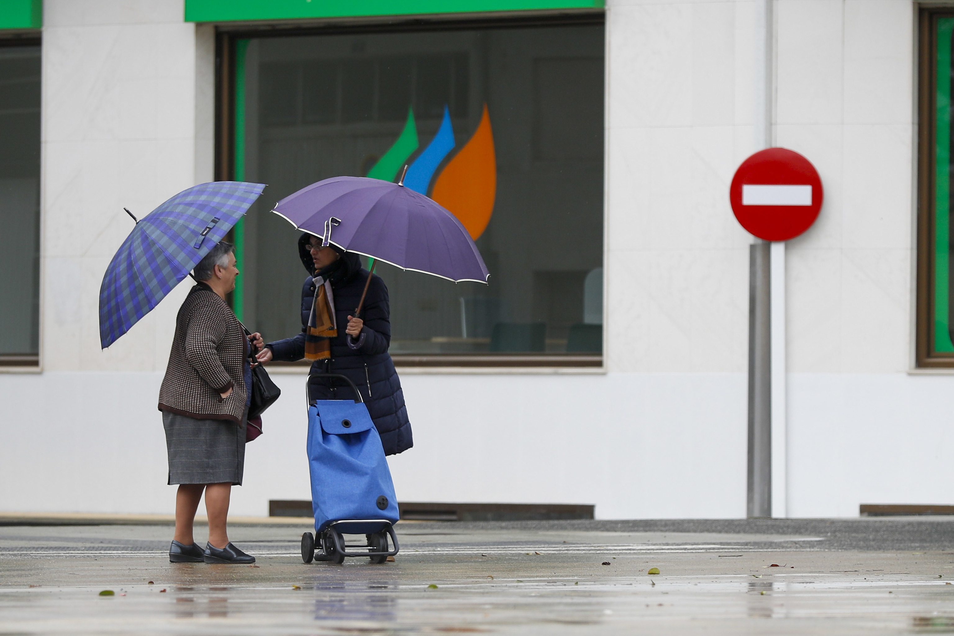 Nueve comunidades en alerta por lluvias, viento y temporal marítimo