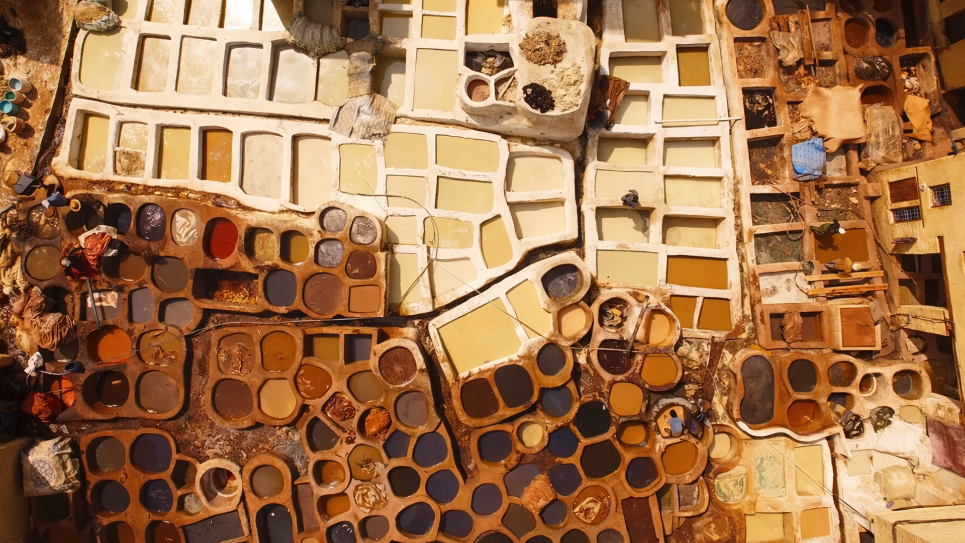 Le chaos coloré de la tannerie de Fès