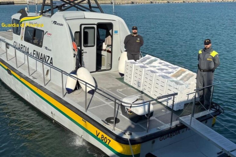 Pesca di frodo a Strongoli, sequestrati 25 chili di novellame