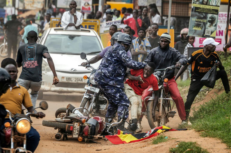 Ugandan opposition denounces 'military state' ahead of election