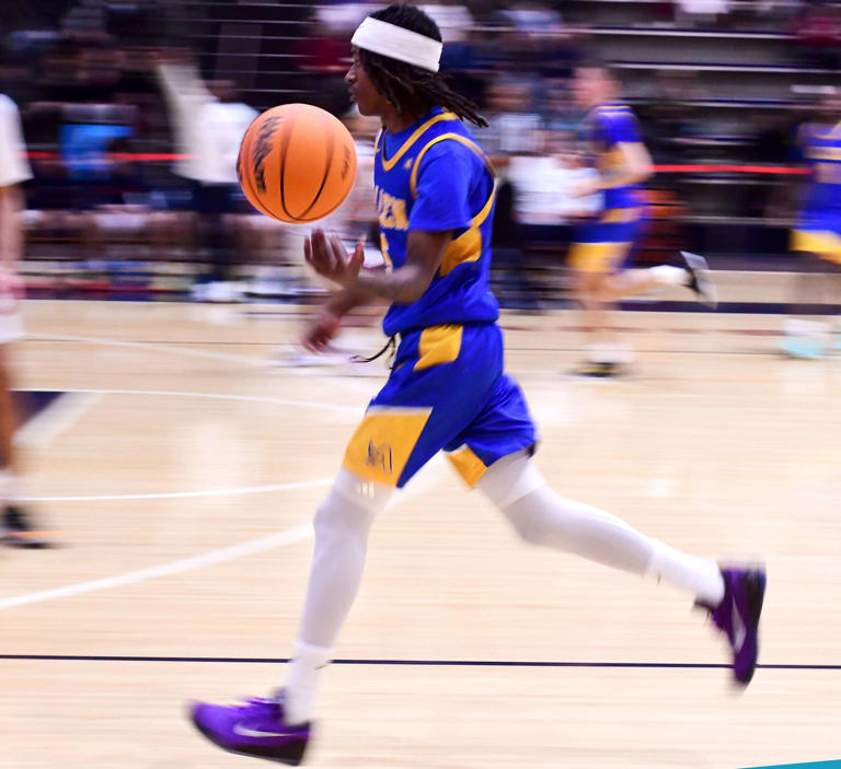 Liberty boys basketball hands No. 1 Allen its first EPC loss of the winter