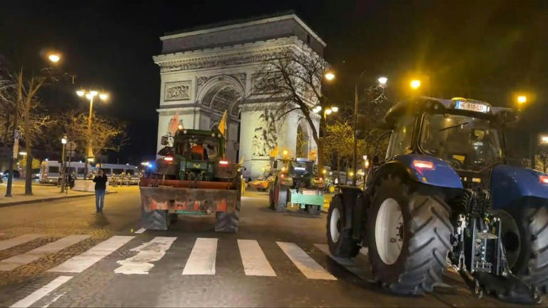 Tractors in Paris to protest EU's trade deal with S America