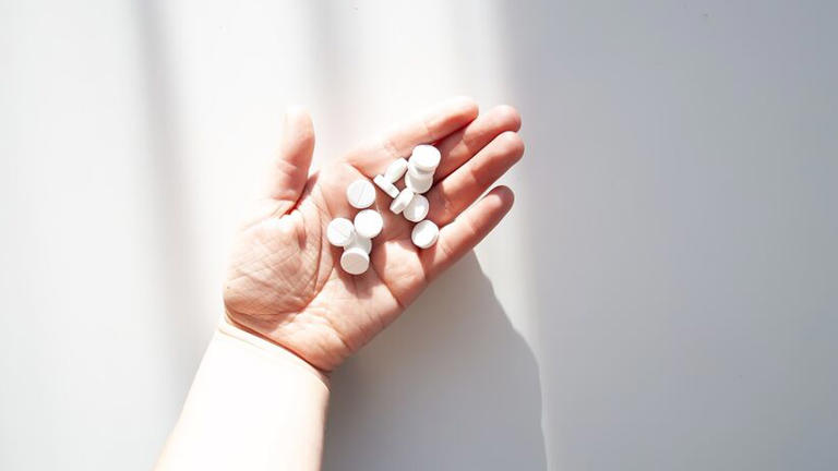 GIF ostrzega przed opioidami z internetu. "Zaczyna się od legalnej recepty"