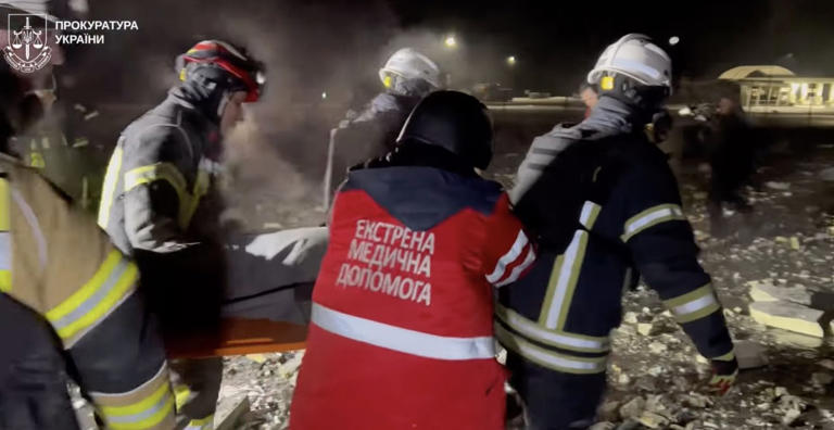 Ataques aéreos russos matam quatro pessoas perto de Kharkiv