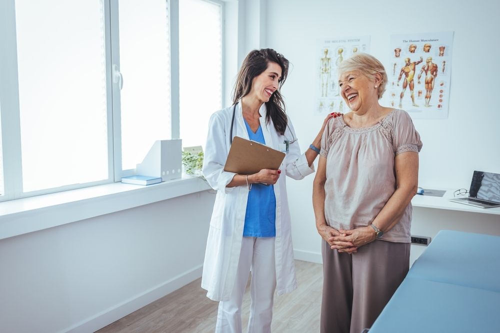 Od ledna 2026 platí zákaz registračních poplatků u lékaře. Hrozí pokuty ...
