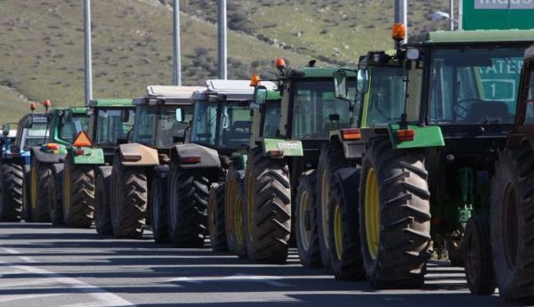 Νέα μπλόκα σε κόμβους και τελωνεία – Σε μετωπική σύγκρουση οι αγρότες ...