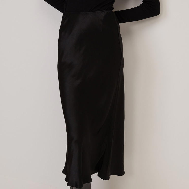 All we want to wear right now is jumpers - Helen Skelton just showed ...