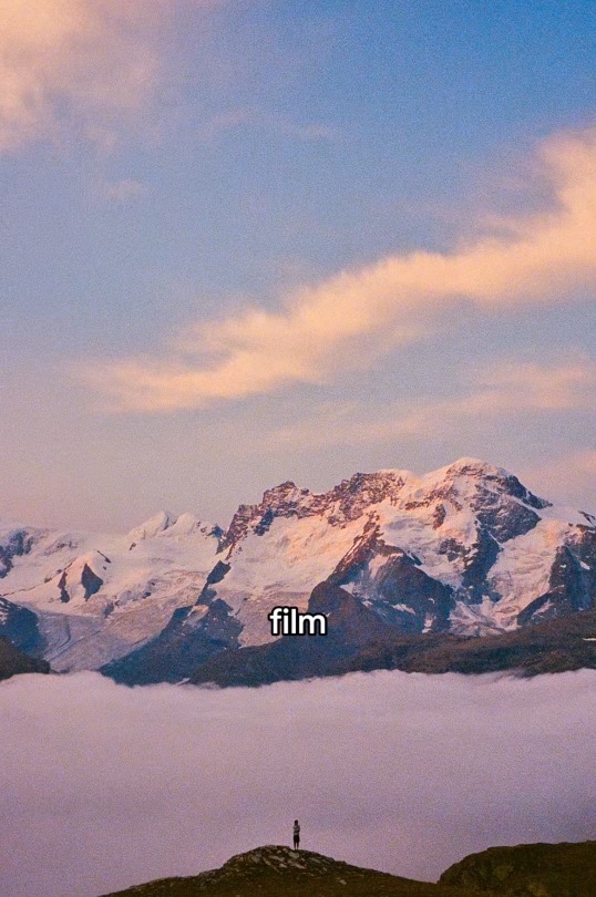 Which looks better for travel photography?