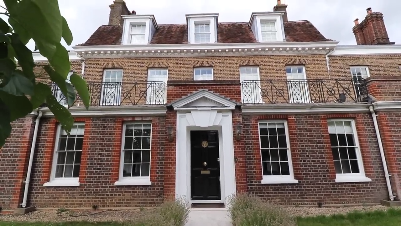 How Does King's Gardener Live In a £6,500,000 London Home