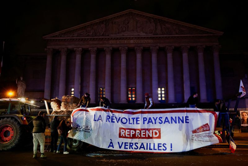 French farmers stage new Paris protest in effort to halt Mercosur deal