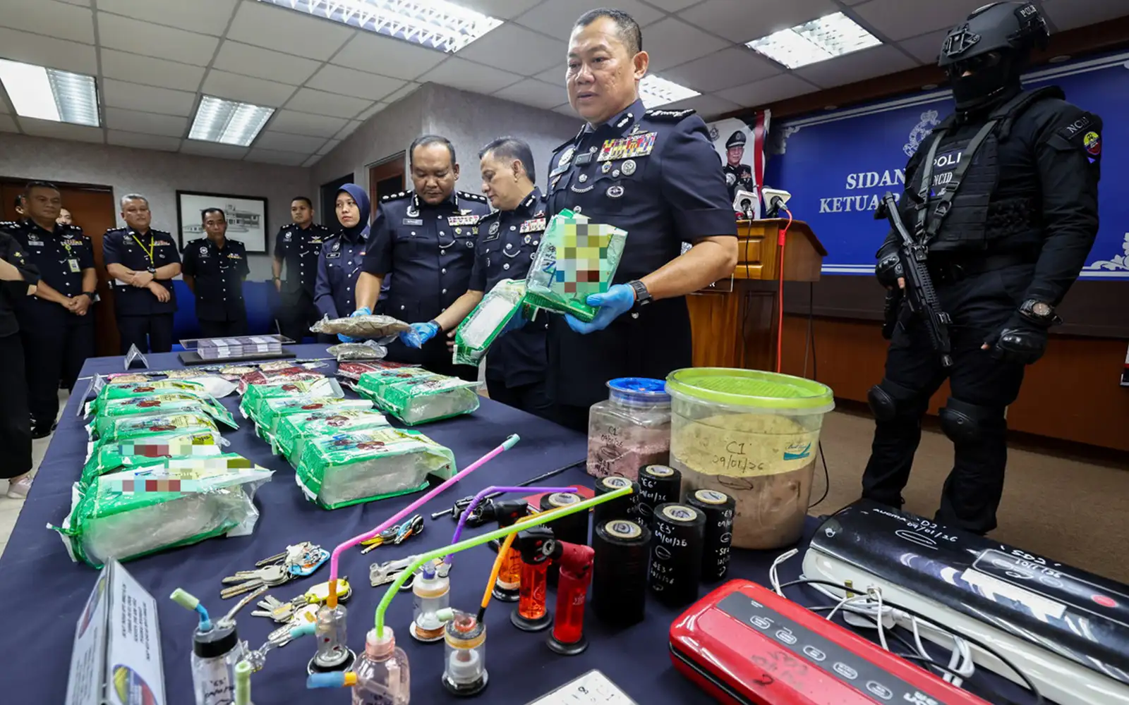Johor cops bust drug syndicate, seize RM2.07mil in drugs, assets