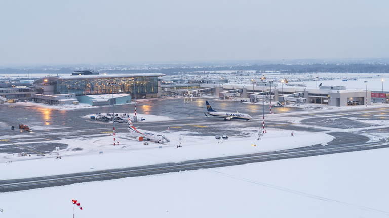 Az ítéletidő miatt leállt a Liszt Ferenc Nemzetközi Repülőtér