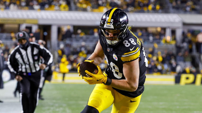 Mike Tomlin gives curious reply on Pat Freiermuth’s lack of targets in ...