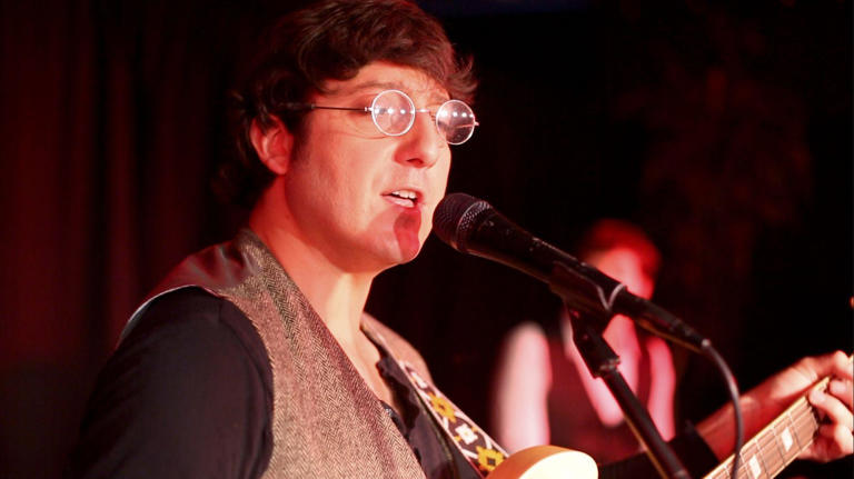 Internationally acclaimed John Lennon performer coming to Lancashire in ...