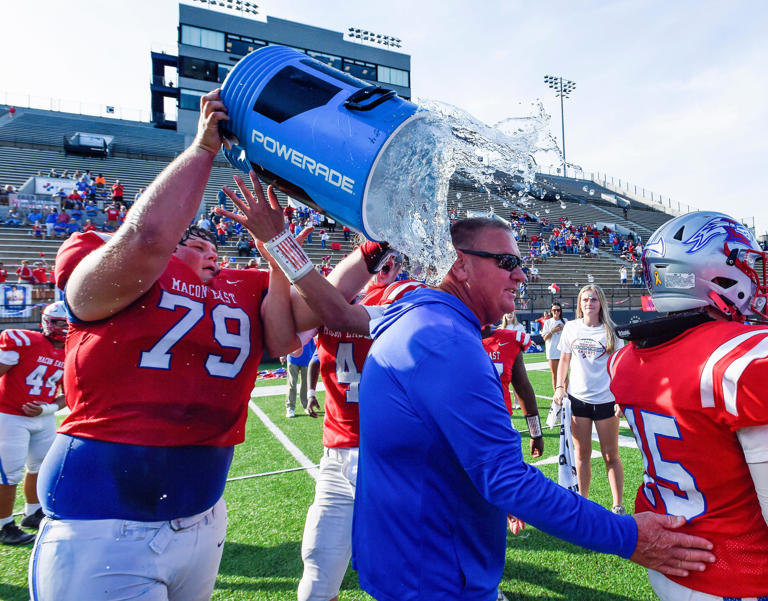 Who won Montgomery Advertiser's poll for AISA-AHSAA 4A player and coach ...