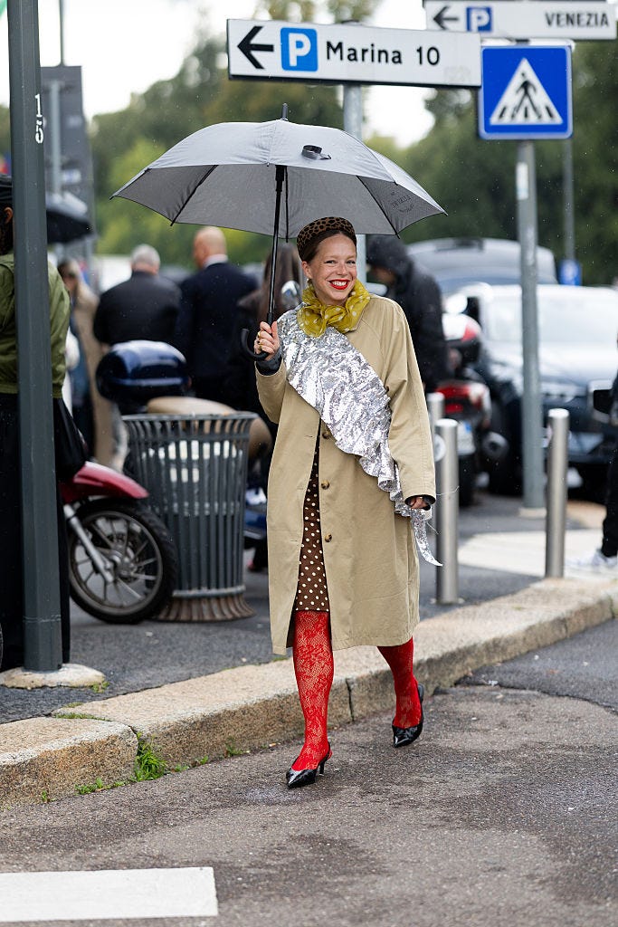 La rivincita del pillbox hat, l'accessorio preferito di Jackie Kennedy ...