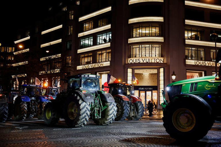 French farmers stage new Paris protest in bid to halt Mercosur deal