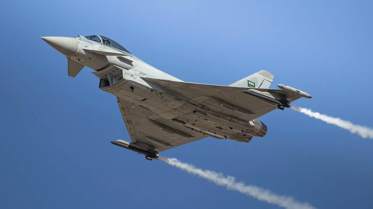 Watch this powerful airshow performance