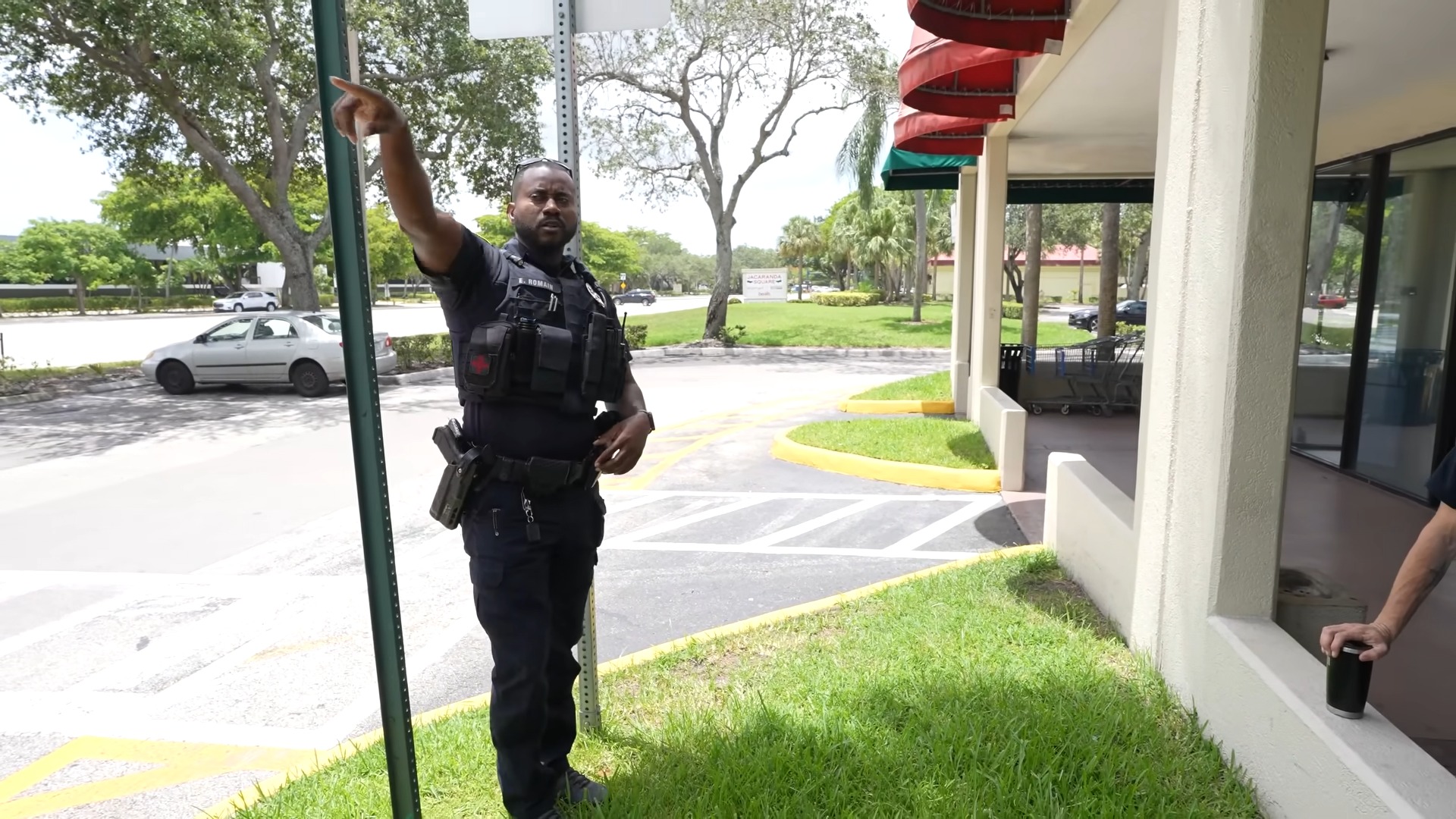 Karen triggered a 911 call… "He looks suspicious"