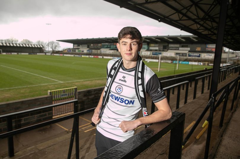 Everton kid George Finney becomes Scott Brown's first January signing ...