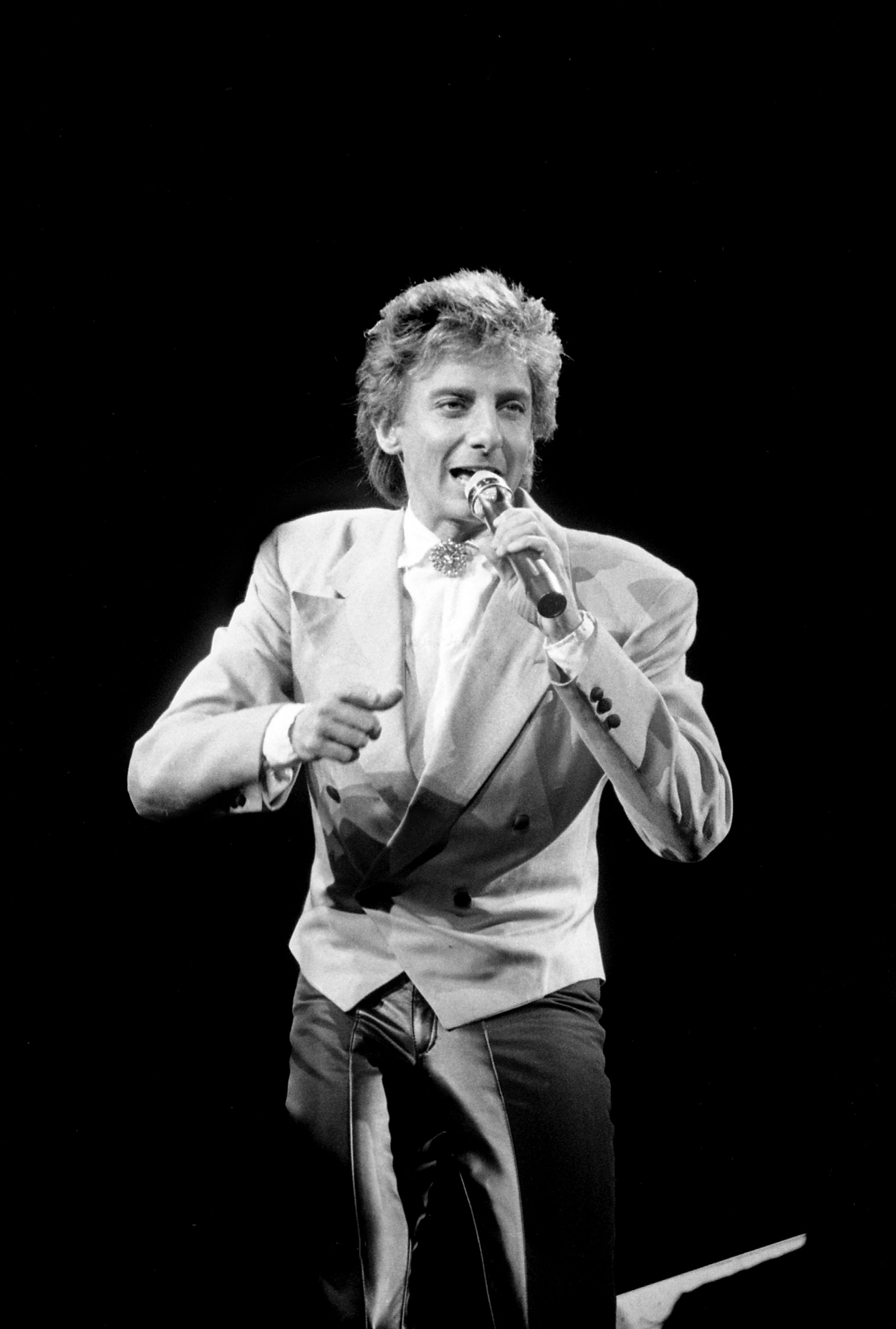 Barry Manilow adds arena shows to 2026 tour, Nashville stop