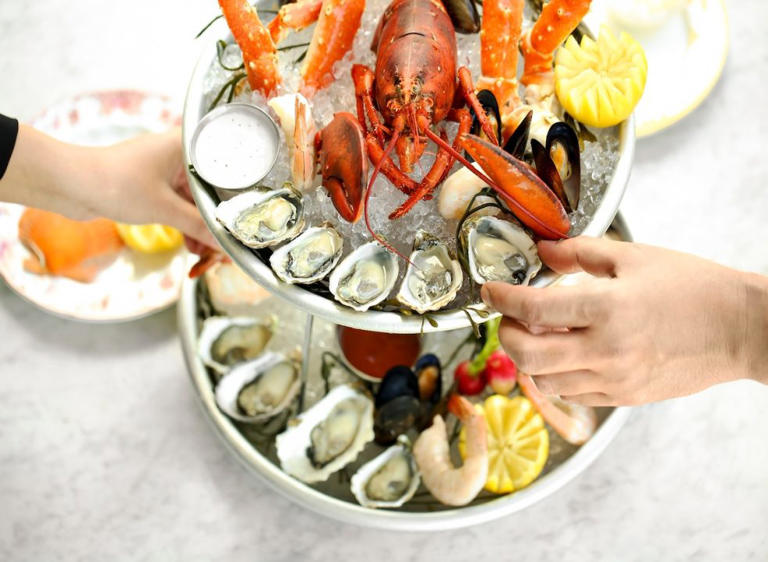 6 chain restaurants that serve the best seafood towers